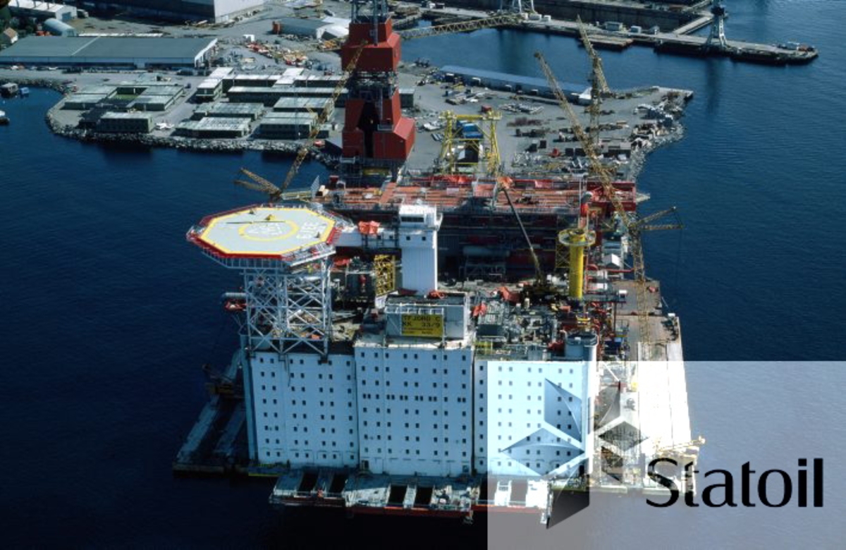 Dekket til Statfjord C er under bygging ved Moss Rosenberg Verft i ...