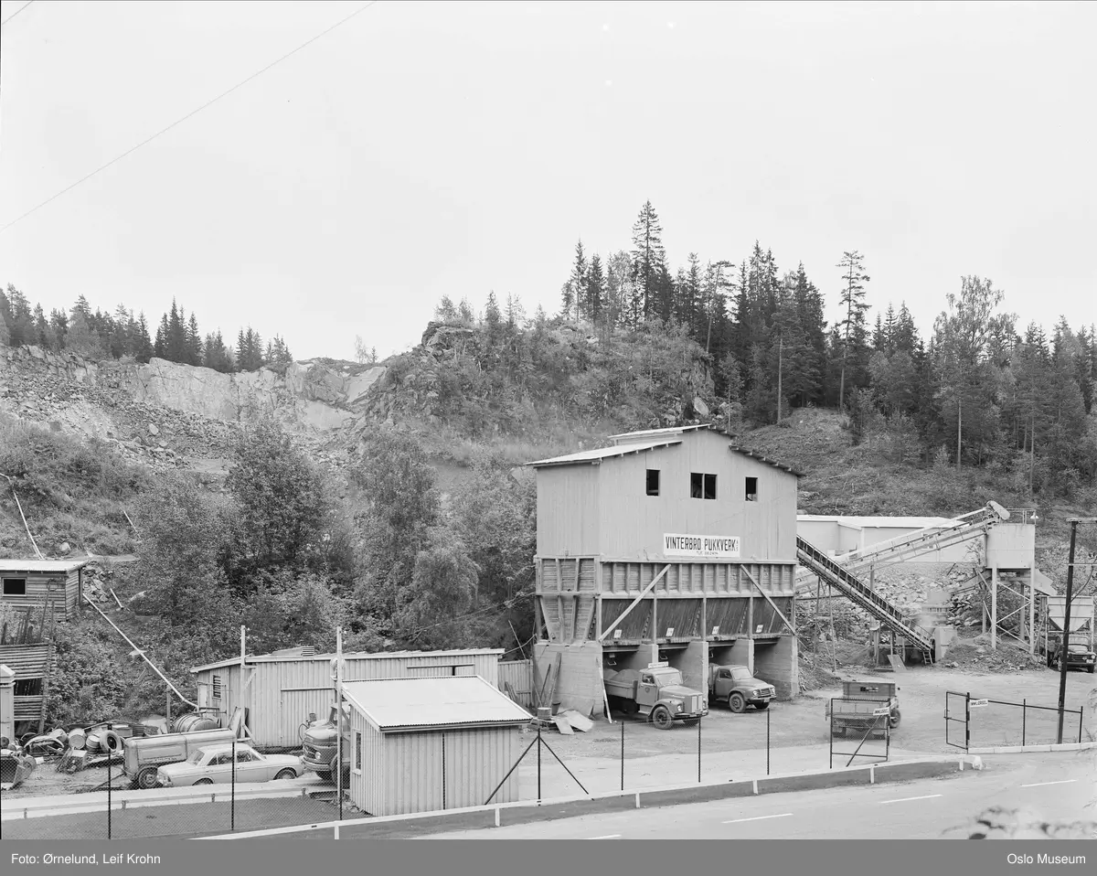 Vinterbro pukkverk, steinbrudd, transportbånd, biler - Oslo Museum ...