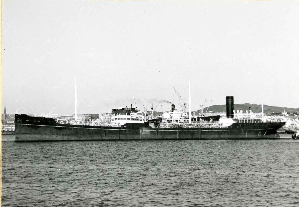 M/T Anna Knudsen (b.1931, A/B Götaverken, Göteborg). Rederi: D/S A/S ...