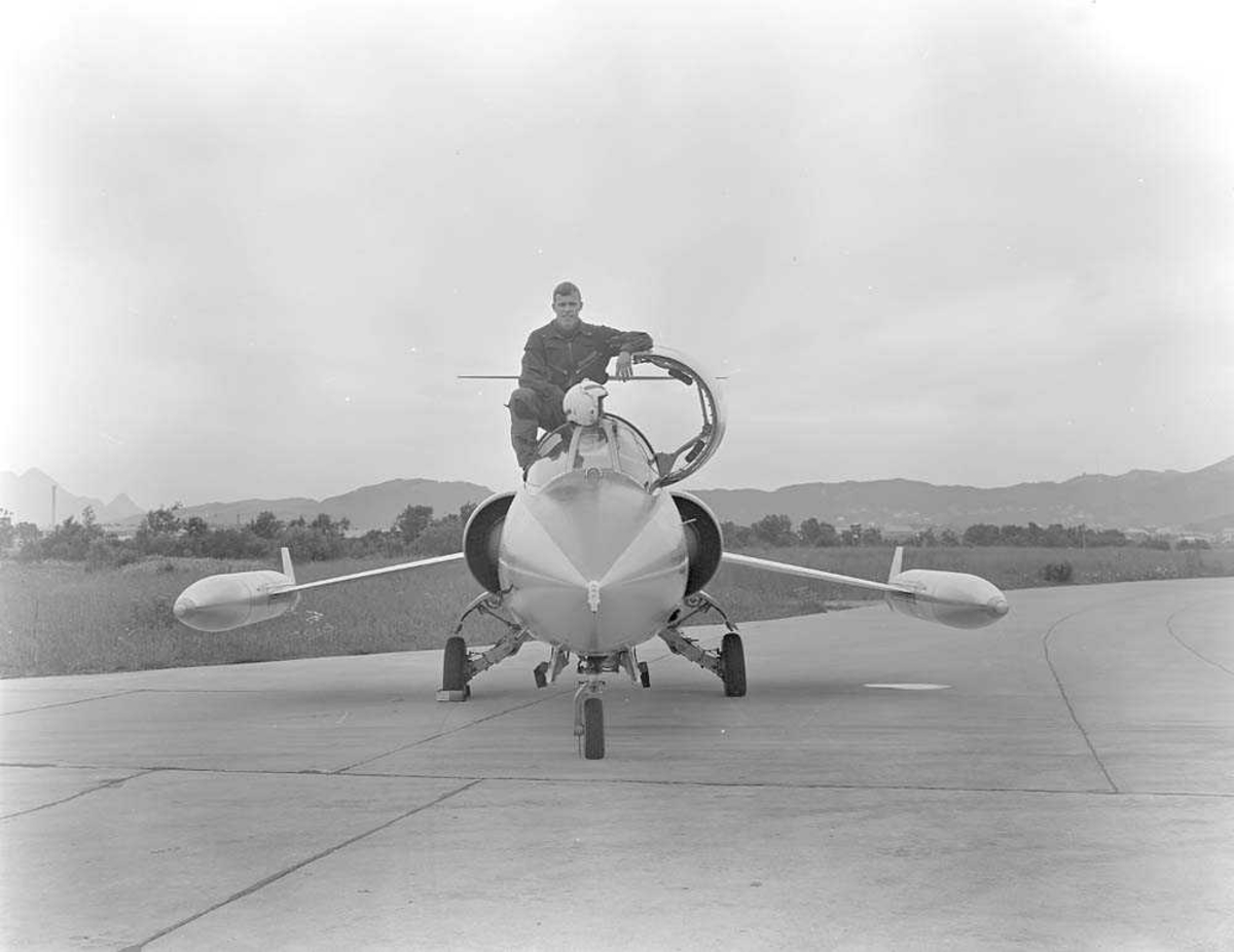 Spesielt portrettfoto av jagerflyger ved 331 skvadron, Bodø flystasjon ...