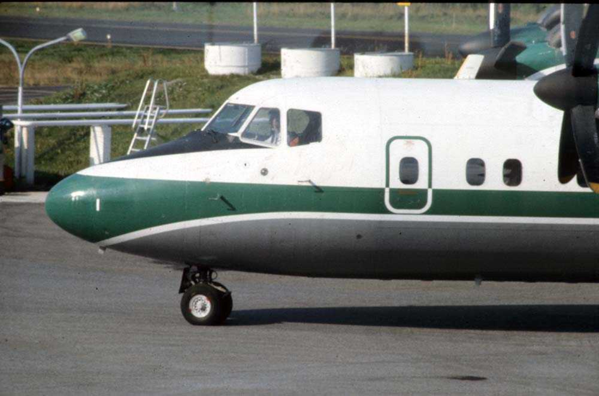 Lufthavn/Flyplass. Stokmarknes/Skagen. Et fly, LN-WFI, De Havilland ...