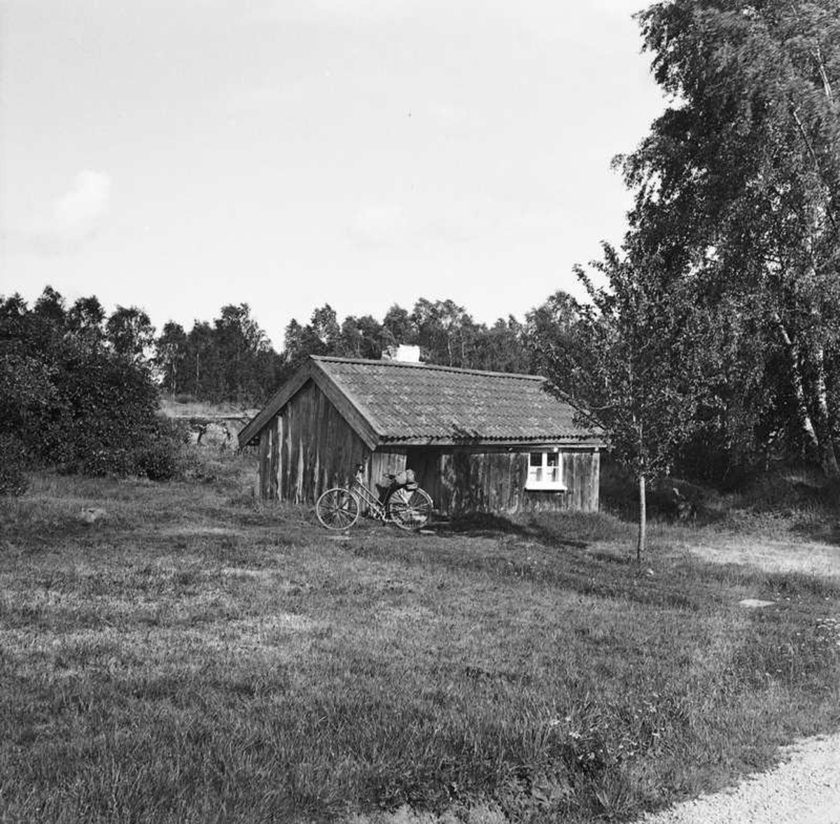 Frändefors. Gammal stuga i Södra Timmerviken. Annandag Pingst 1943 ...