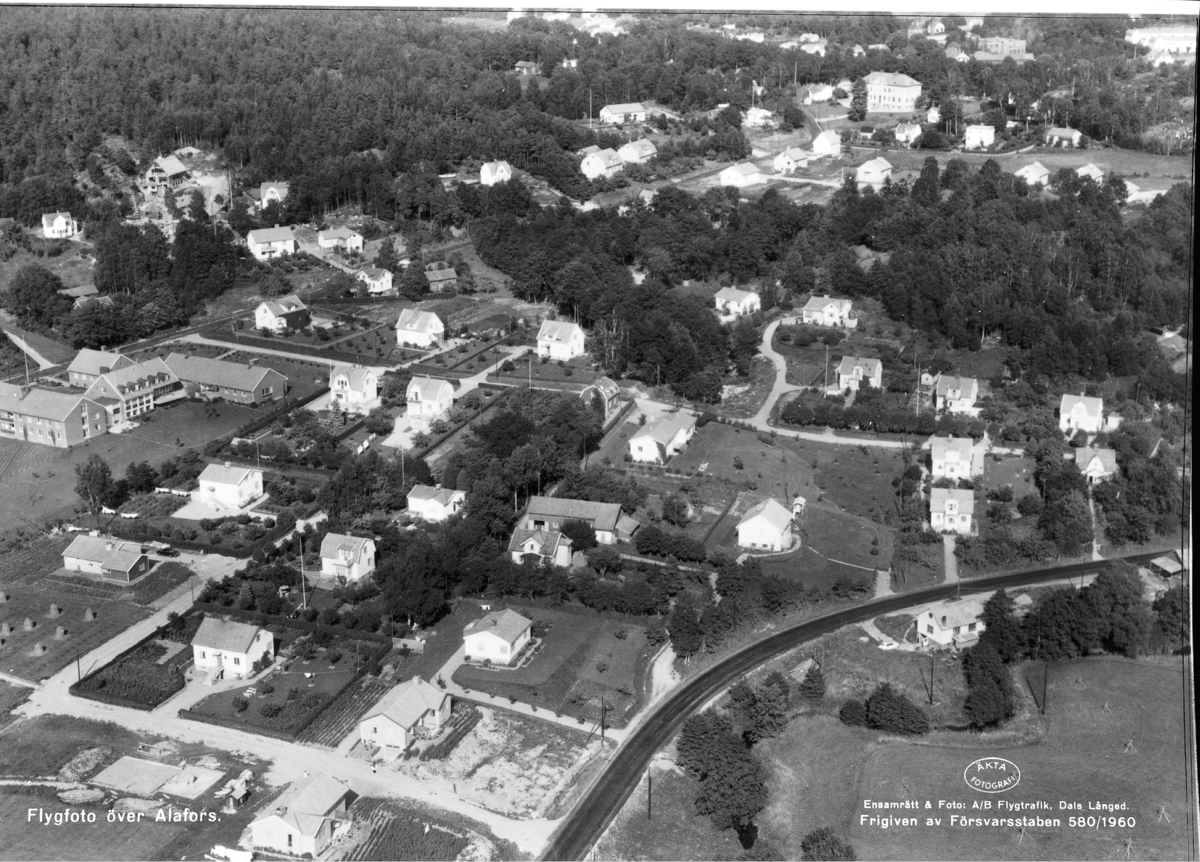 Text på bild:" Flygfoto över Alafors" - Vänersborgs museum / DigitaltMuseum