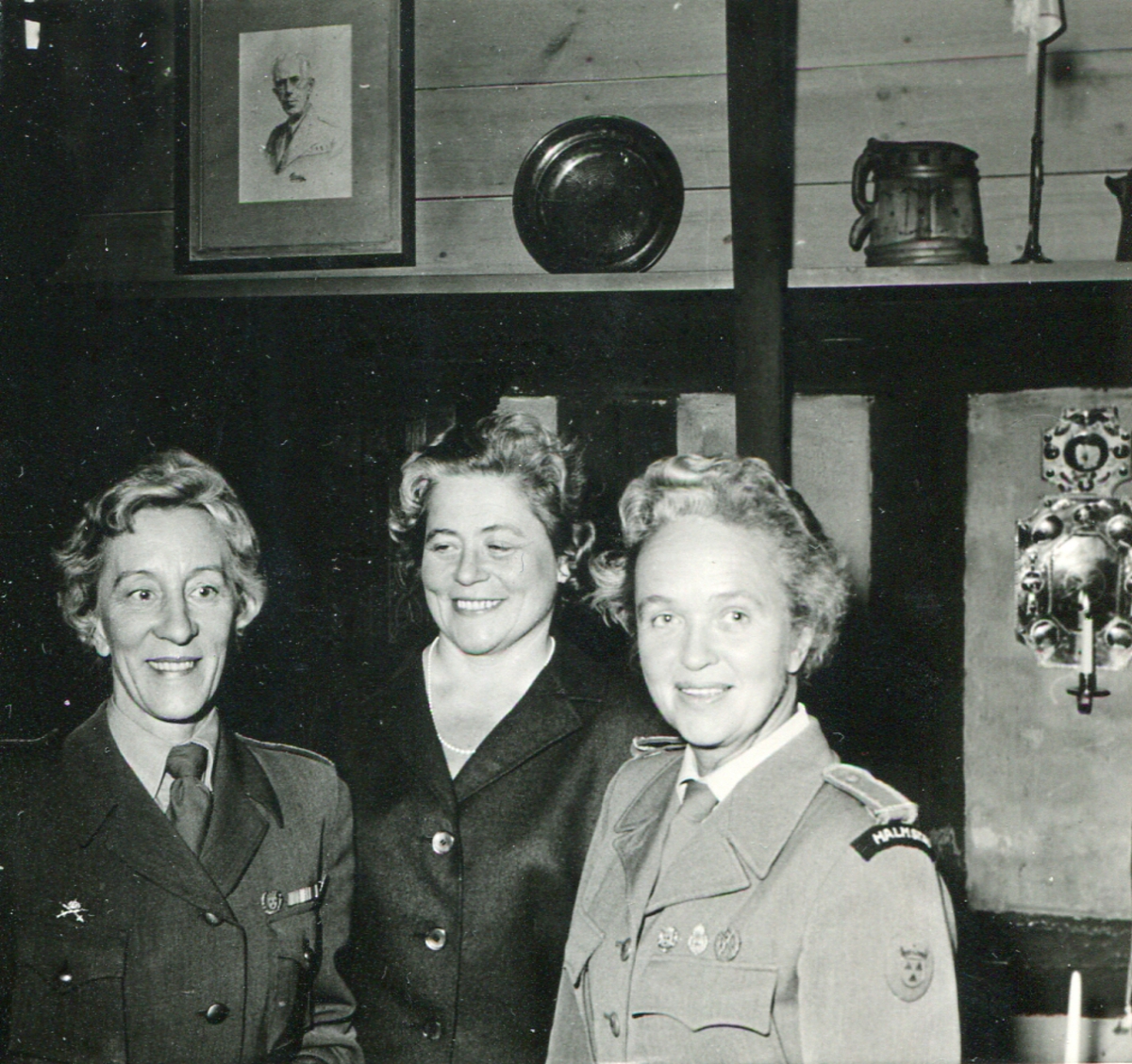 Klubban överlämnas till Birgit Holmqvist (1) Och jag får blomman (2 ...