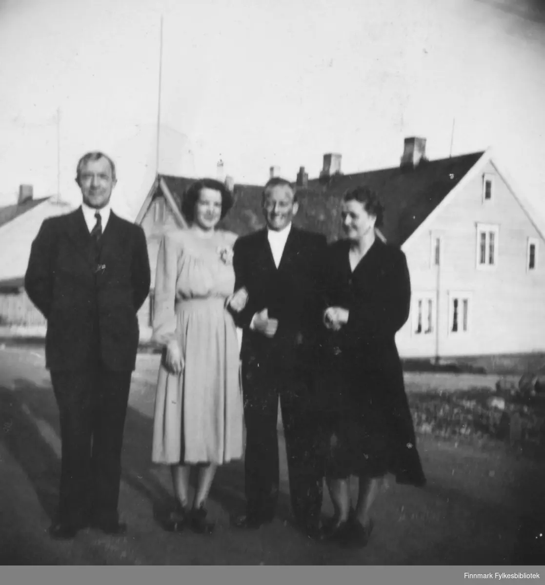 Bryllupsbilde tatt 30.4.1949. Ragnhild Kvam og Fritz Ebeltoft giftet ... Bryllupsbilde tatt 30.4.1949. Ragnhild Kvam og Fritz Ebeltoft giftet ...