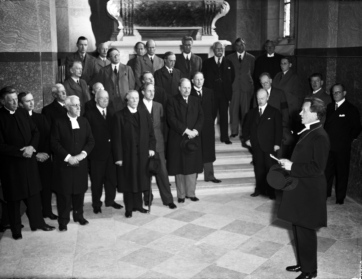 "Sigillutställningen i domkyrkan öppnad", Uppsala 1937 - Upplandsmuseet ...