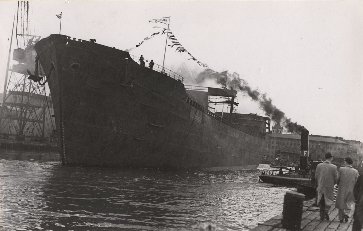 Svenska lastfartyget MALMLAND löper av stapeln den 7.6.1942 vid ...
