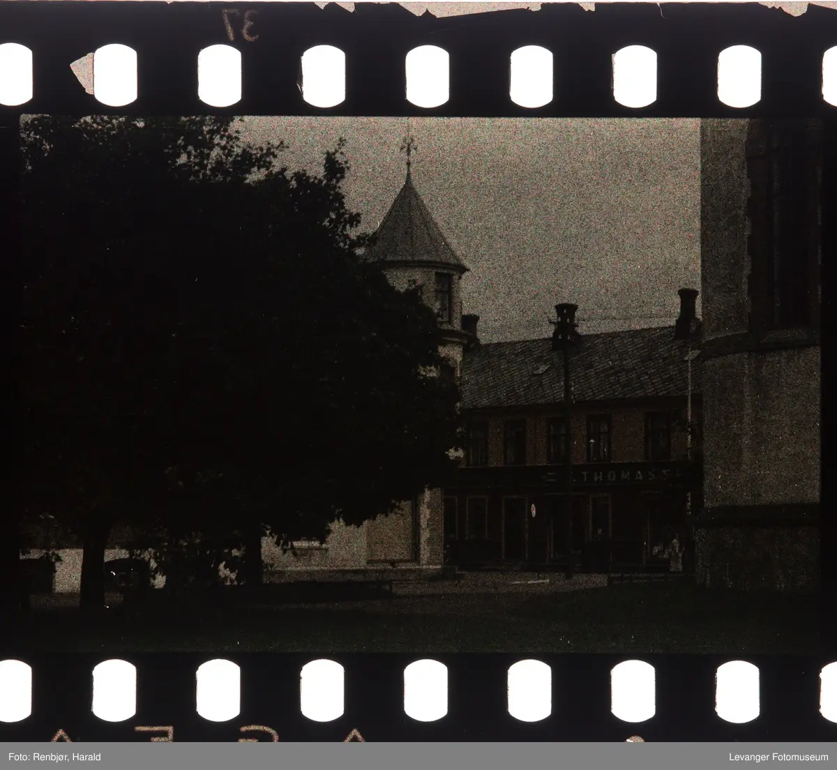 Krysset ved Levanger kirke. - Levanger Fotomuseum / DigitaltMuseum