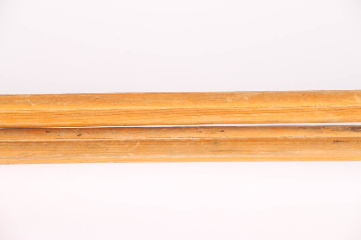 Staver, 1 par - Skimuseet i Holmenkollen / DigitaltMuseum