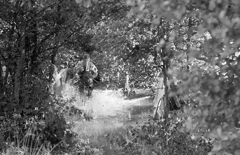 Ryttare till häst. Modern Femkamp? - Miliseum / DigitaltMuseum