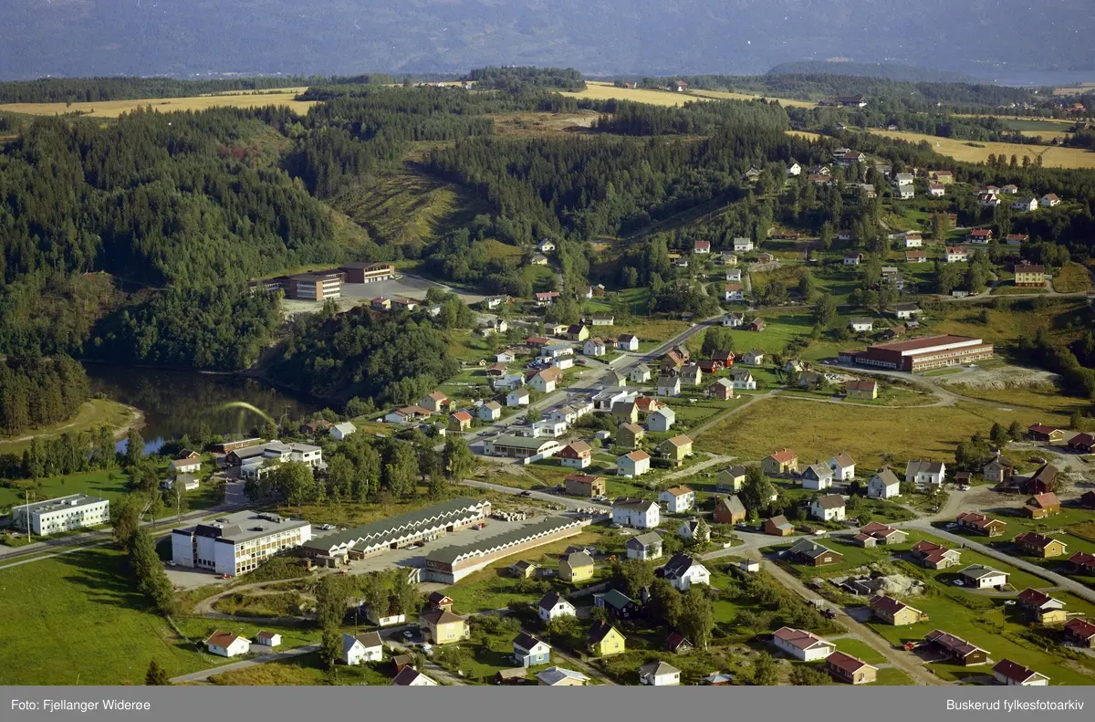 Hønefoss videregående skole og Regimentsgården Storelva, Arnegårdsveien ...