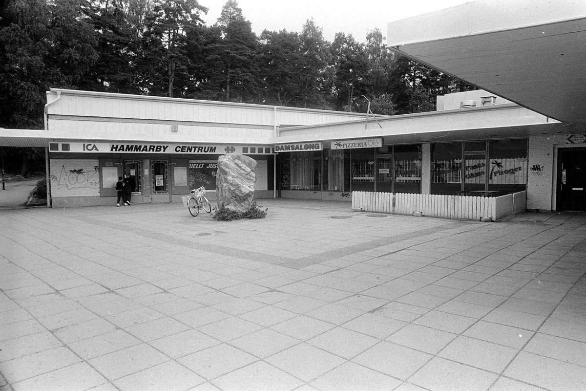 Kiosk i Hammarby centrum (Hammarbygrillen) - Västerås Stadsarkiv ...