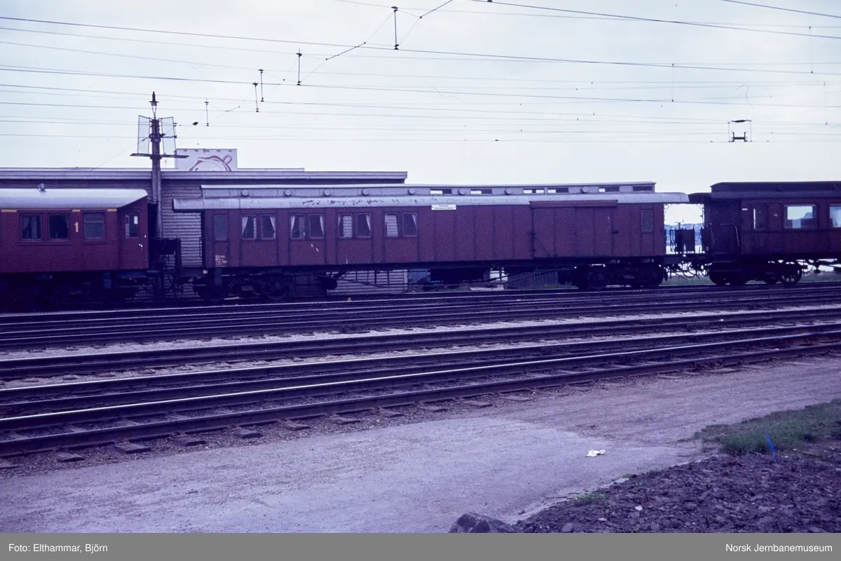 Svenska Järnvägsklubbens veterantog på Hamar stasjon - Norsk ...