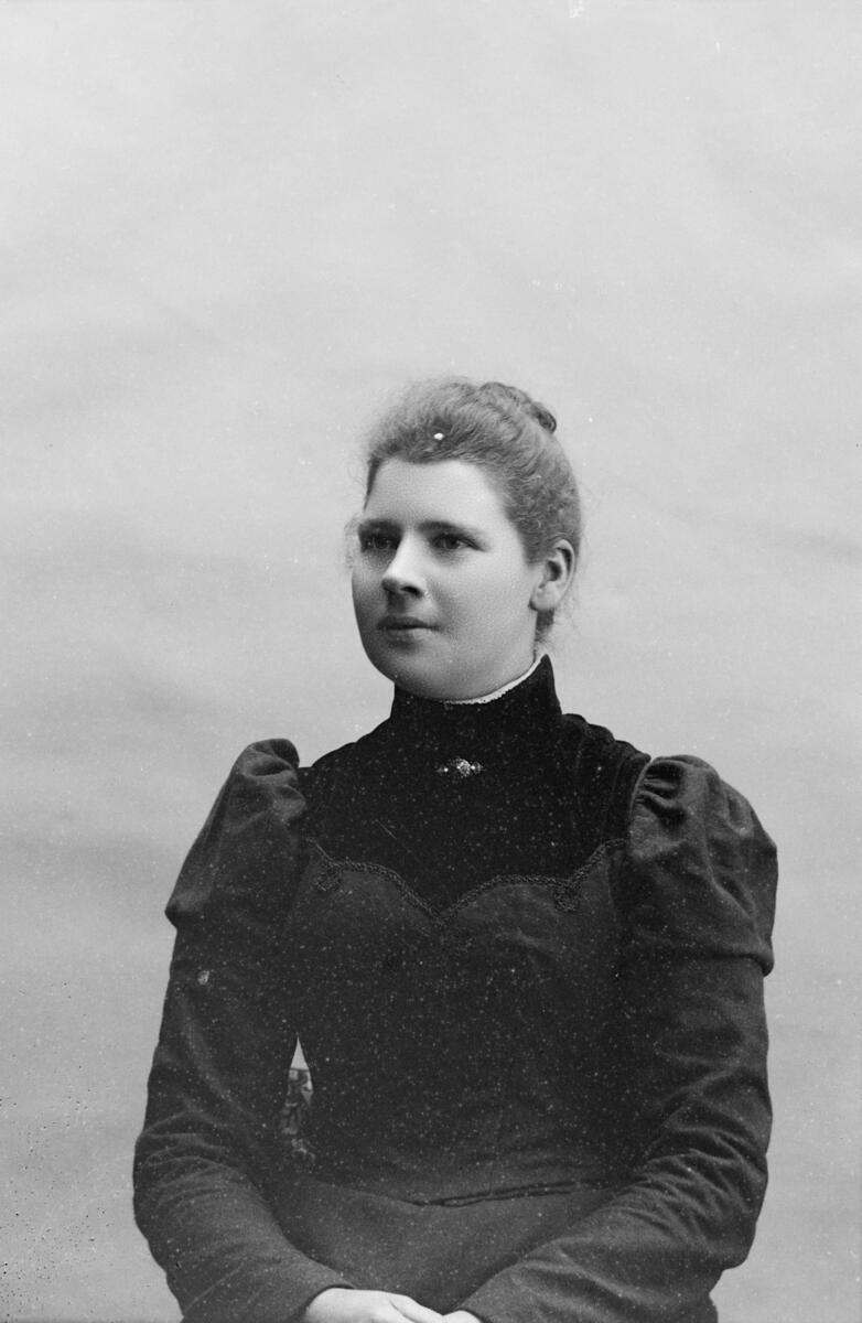 Anna Jonsson; Ingår i porträttsamlingen från Knut Wallins ateljé ...