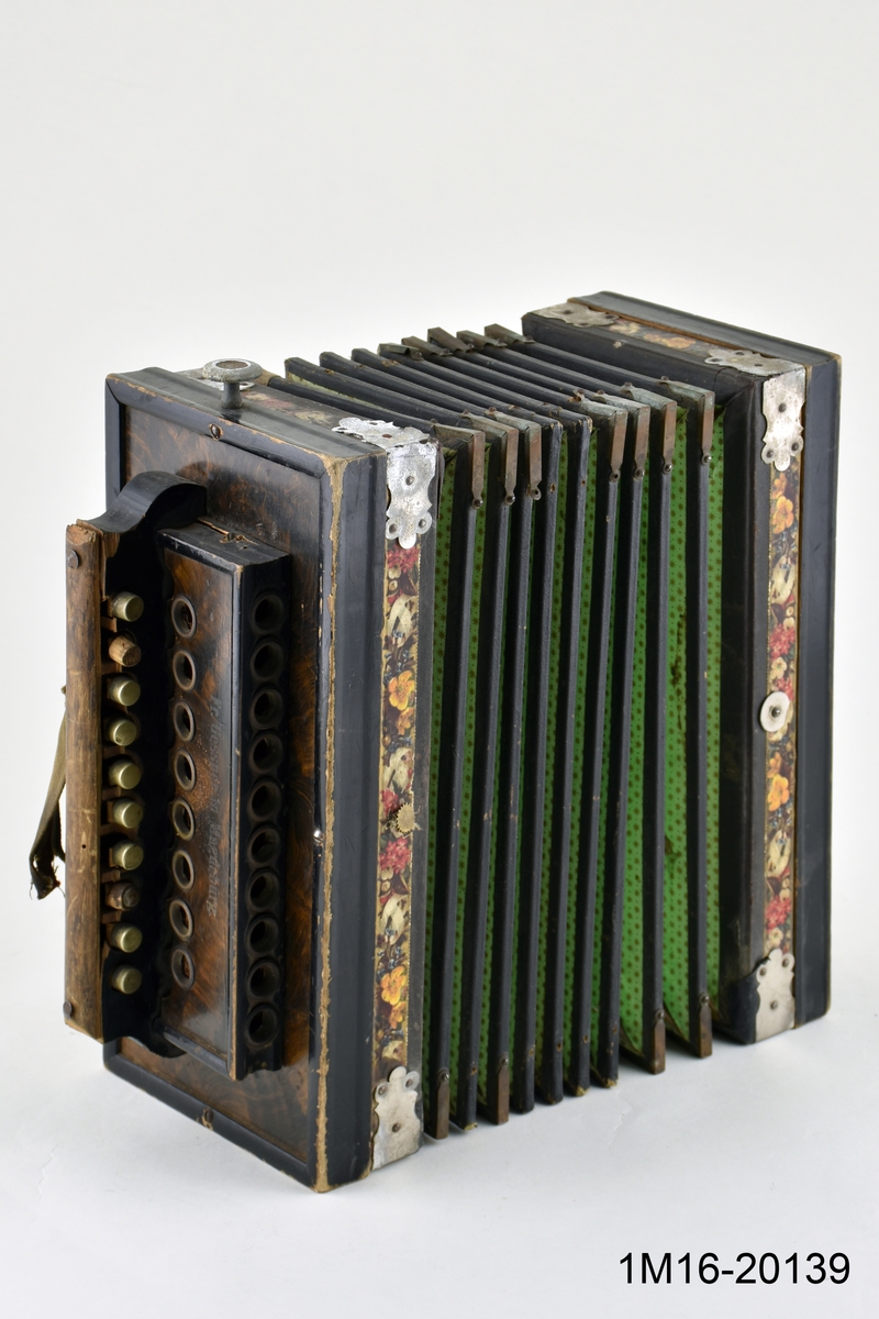 Dragspel - Västergötlands museum / DigitaltMuseum