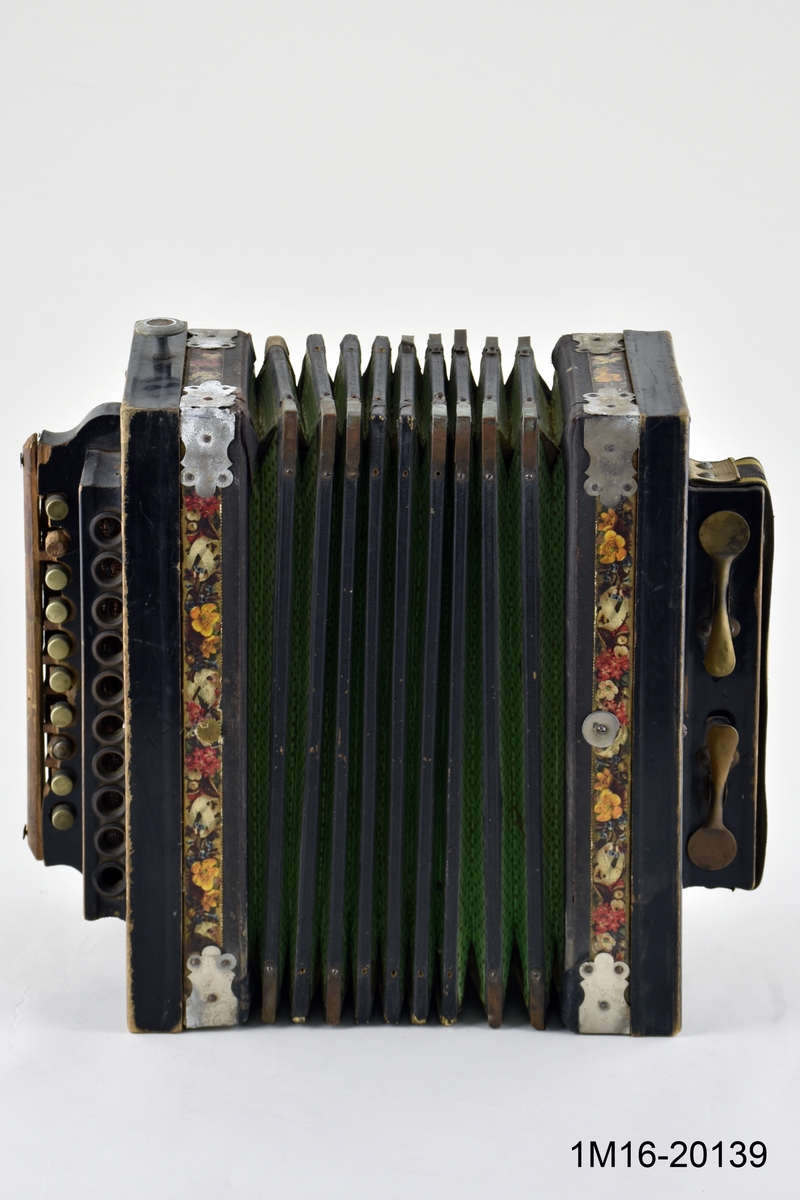 Dragspel - Västergötlands museum / DigitaltMuseum