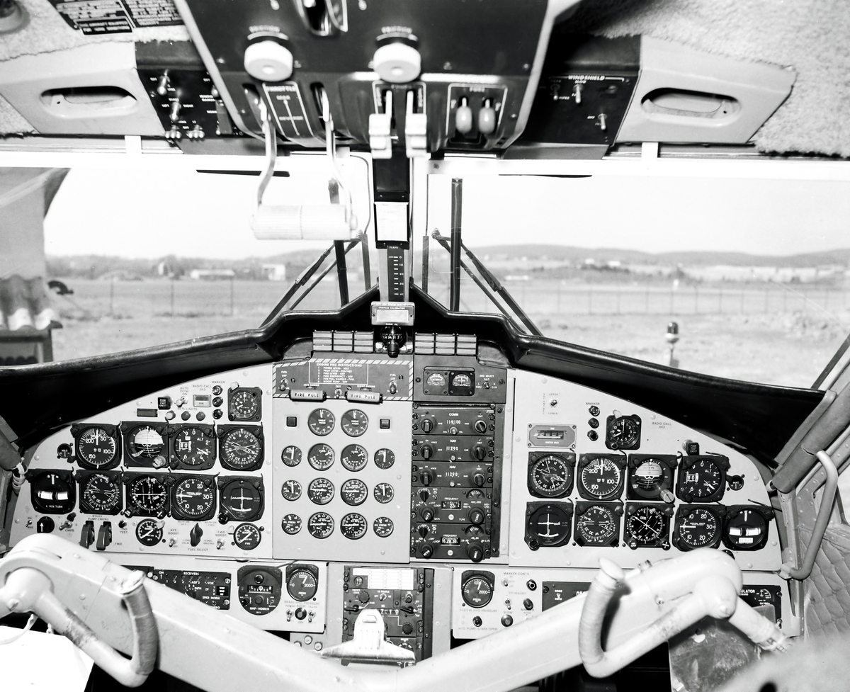 Cockpit DHC-6 Twin Otter. - Forsvarets museer / DigitaltMuseum