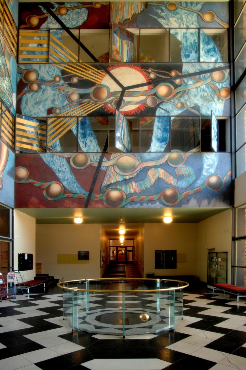 Atomet i verdensrommet, østveggen (Fysikkbygningen) [Bygningsintegrert ...