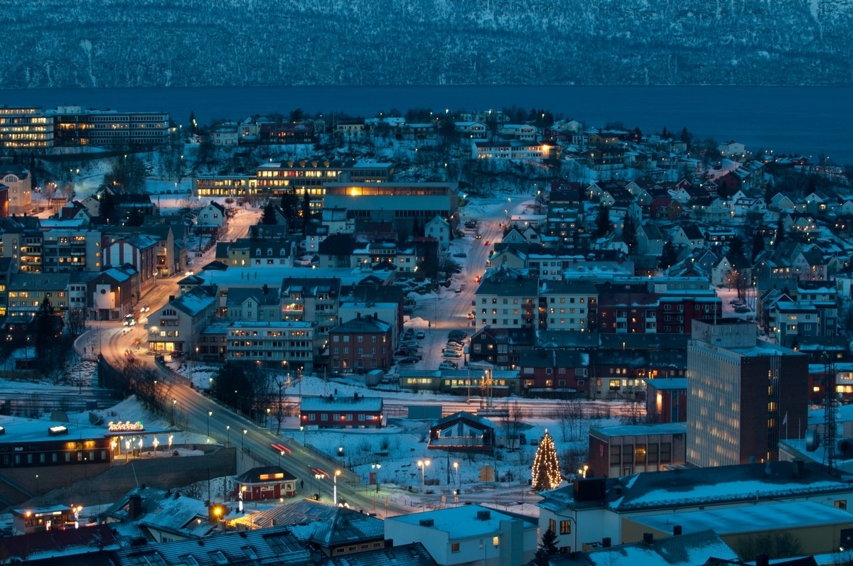 20 desember 2010, Narvik sentrum, mørketidsbilder, total og detaljer ...