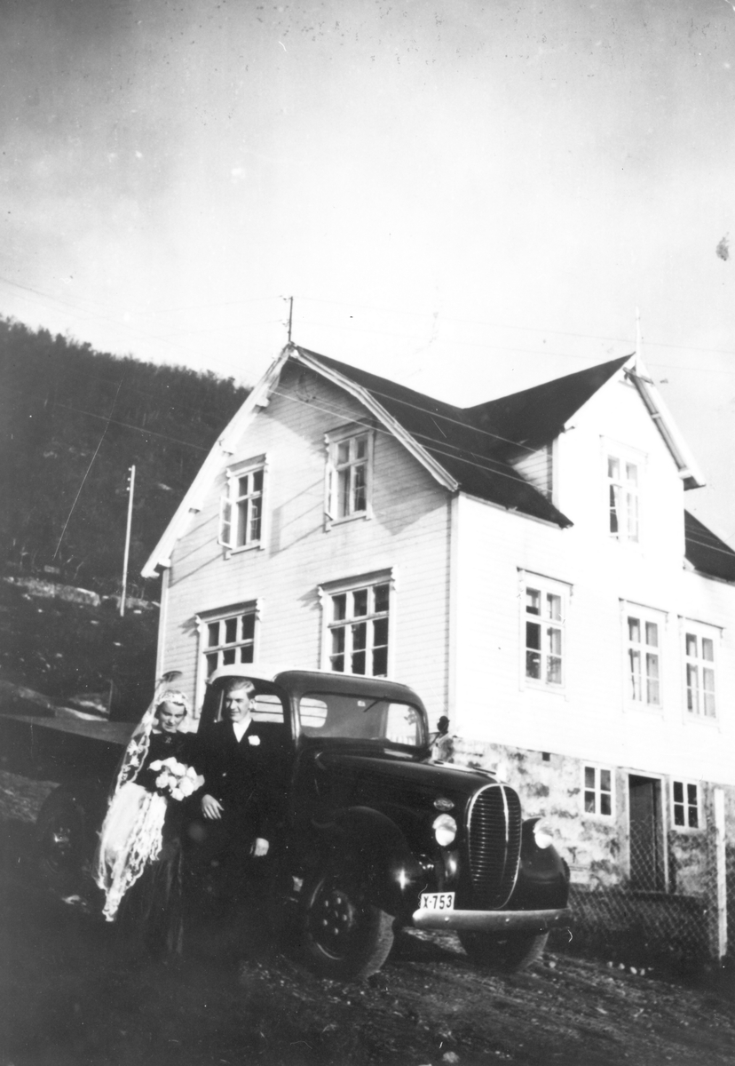 Martha Lund, f.1915 Skaland (Heitmann) og Arvid Lund, f.1912 i ...