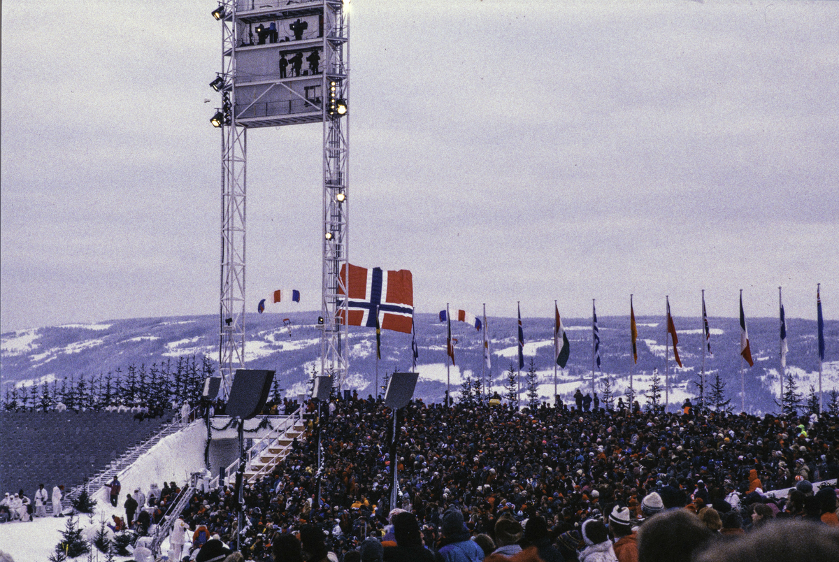 Lillehammer under OL 1994. Del av tribunen rundt sletta i ...