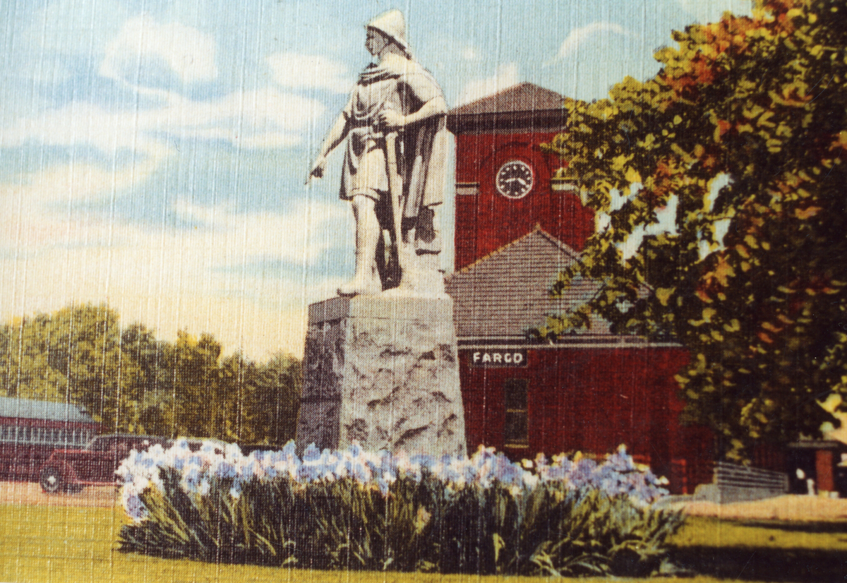 Statue av Rollo eller Gange-Rolv i Fargo, USA. - Midt-Telemark Museum ...