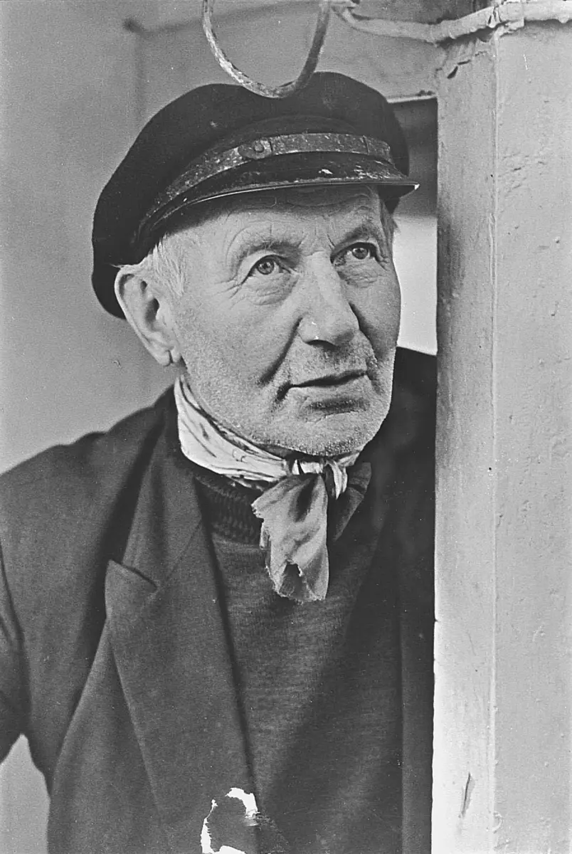 Jens Mathisen, Aursfjord, i rorhuset - Midt-Troms Museum / DigitaltMuseum