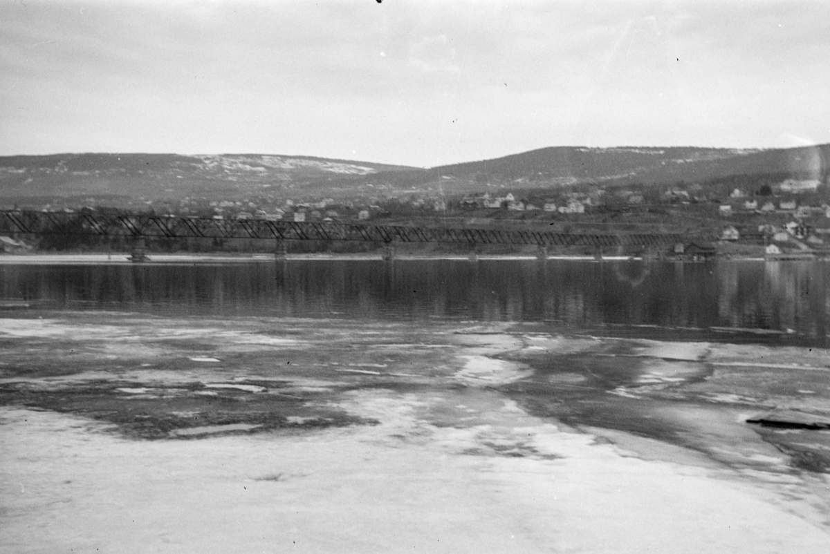 Bygging av Vingnesbrua - Maihaugen / DigitaltMuseum