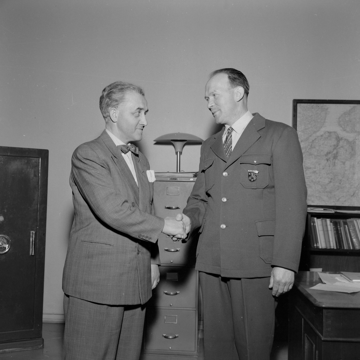 Olav Skovik tildeles hederstegn av NAF for 25 års prikkfri kjøring ...