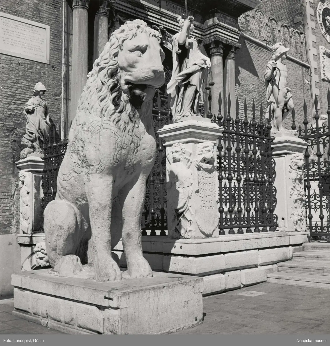 "Runlejonet i Venedig". Staty av lejon med runor inristade. Lejonet i ...