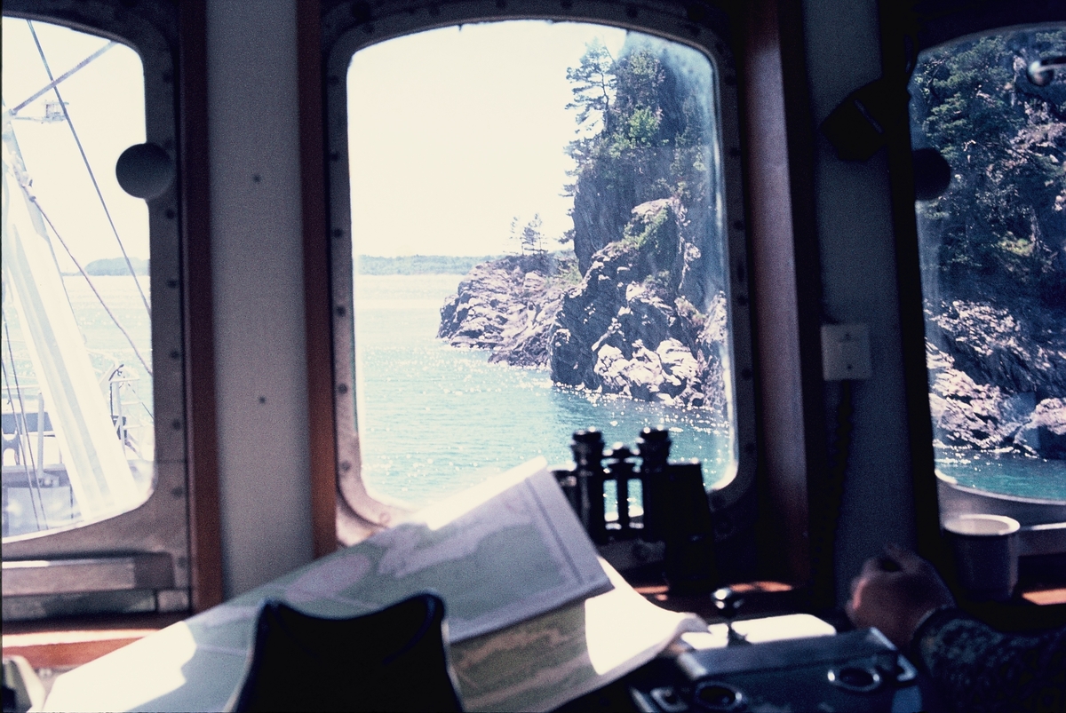 Fiskeskipet "M/S Vestholm" på sjøen. - Norsk Oljemuseum / DigitaltMuseum