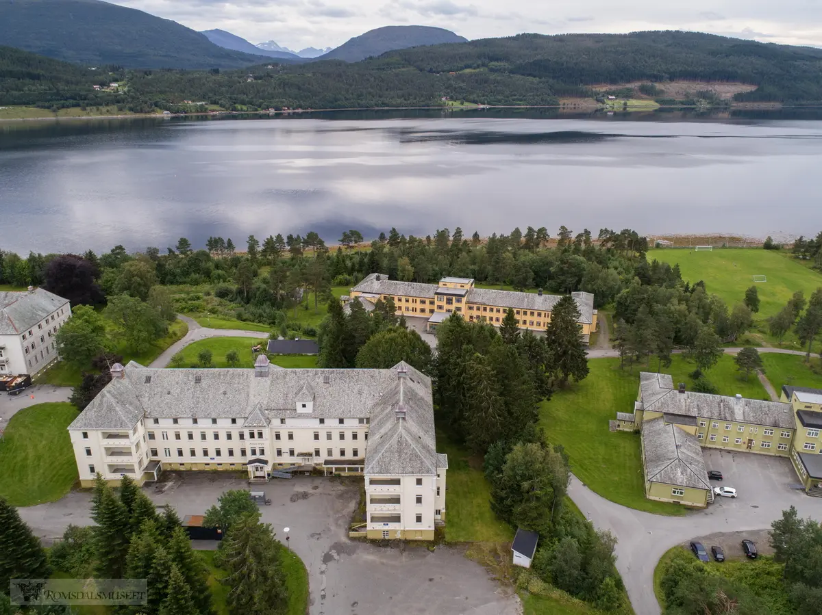 Oppdøl sjukehus er et psykiatrisk sykehus som ligger på Hjelset i Molde ...