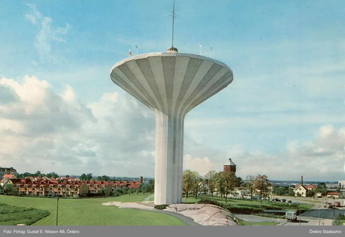 Svampen och vattentorn på SJ:s område, ca 1960 - Örebro Stadsarkiv ...