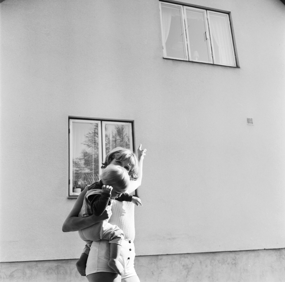 Ettåring klarade 6-meters fall i Månkarbo, Uppland 1969 ...