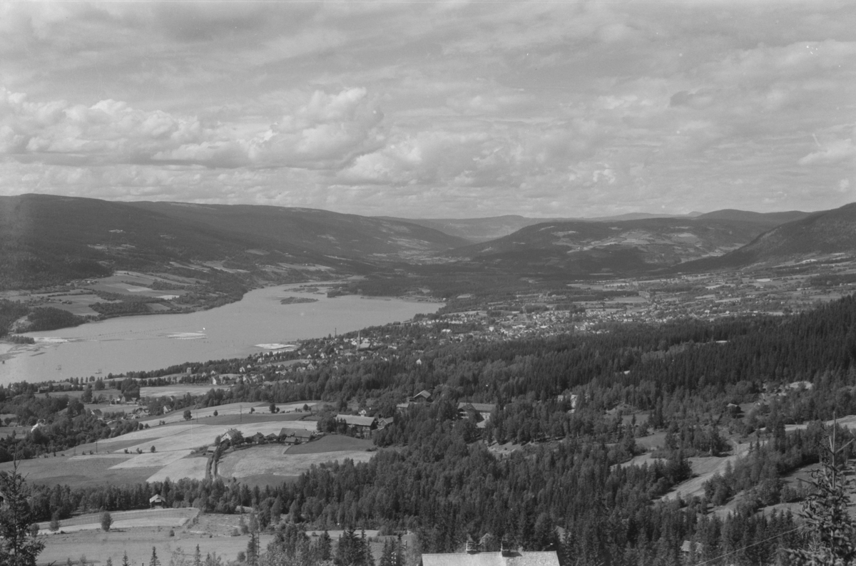 Lillehammer sett fra Solhøgda. Før Vingnesbrua ble bygget. - Maihaugen ...