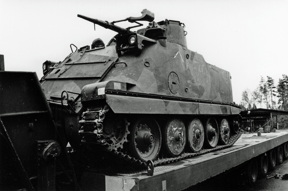 Lastning av stridsvagn för lastbilstransport - Garnisonsmuseet ...