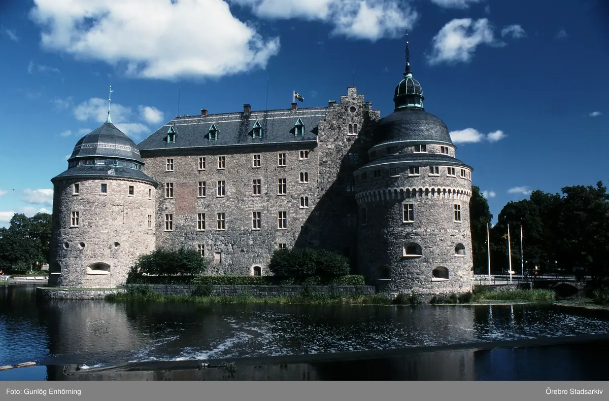 Örebro Slott, augusti 1988 - Örebro Stadsarkiv / DigitaltMuseum