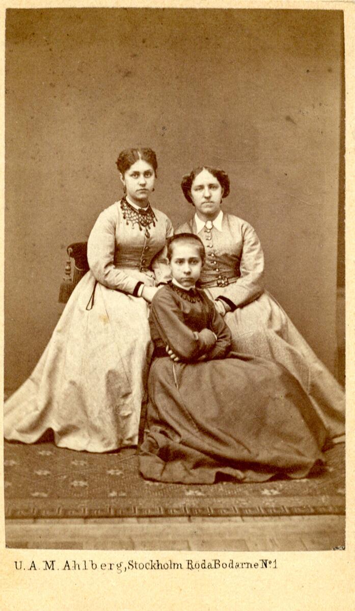 Selma, Theres och Teckla von Rosen. U.A.M. Ahlberg, Stockholm Röda ...