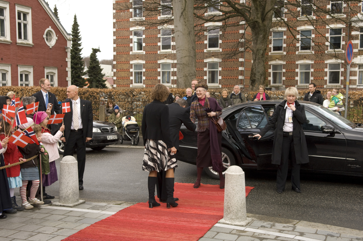 Danmarks dronning Margrethe II besøker Ams. - Arkeologisk museum ...