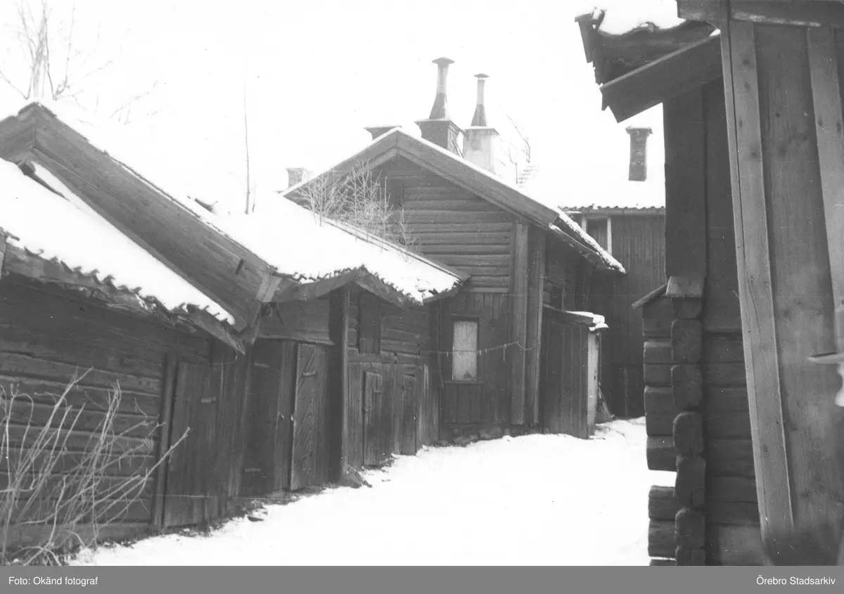 Uthus i rad längst, Hedlunds gränd, 1953 - Örebro Stadsarkiv ...