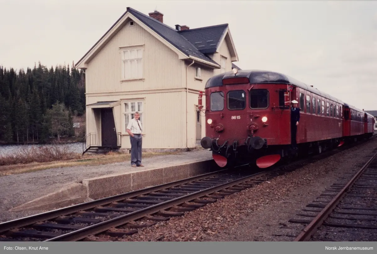 Dieselmotorvogn BM 86 15, styrevogn BFS 86 98 eller 99 og ...