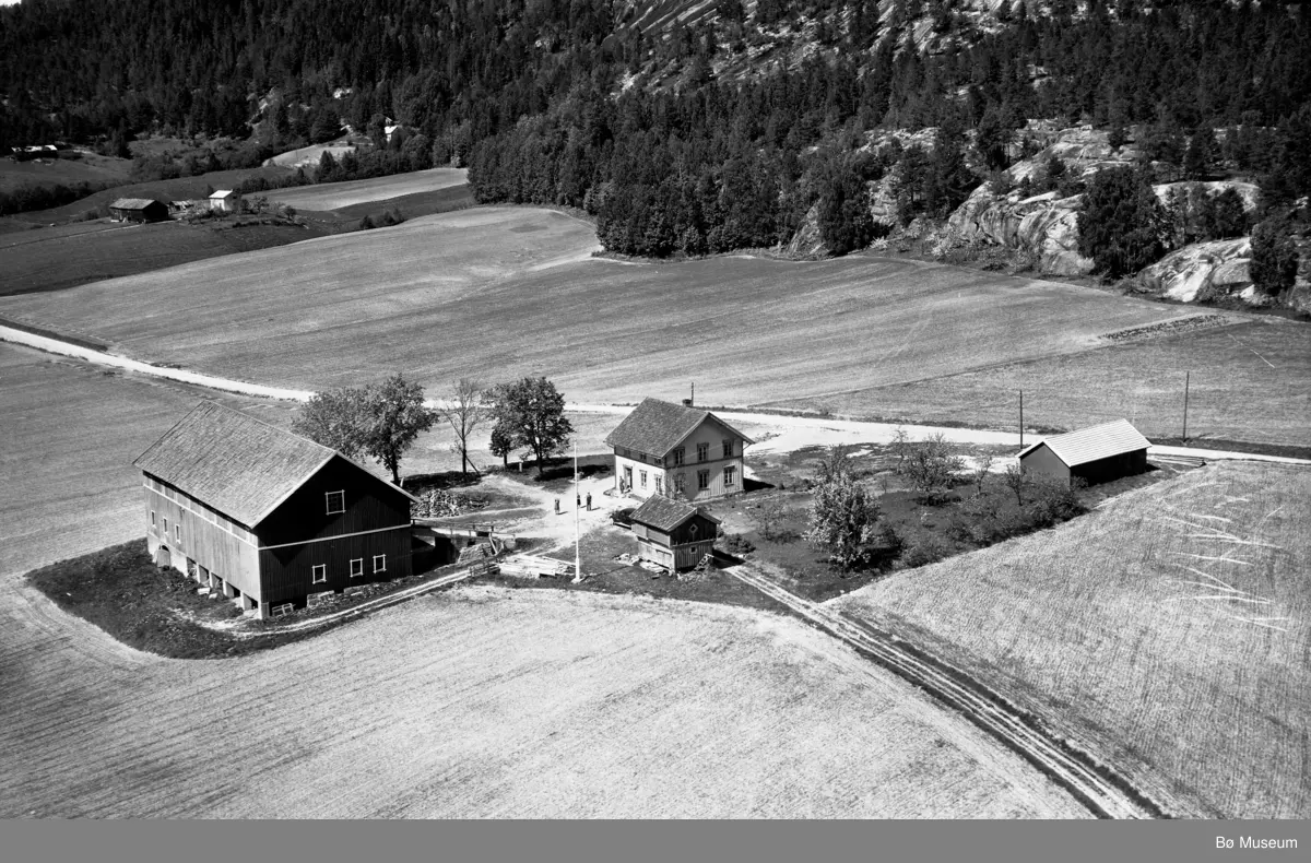 Flyfoto av Hegna 13. juni 1958. - Bø Museum / DigitaltMuseum