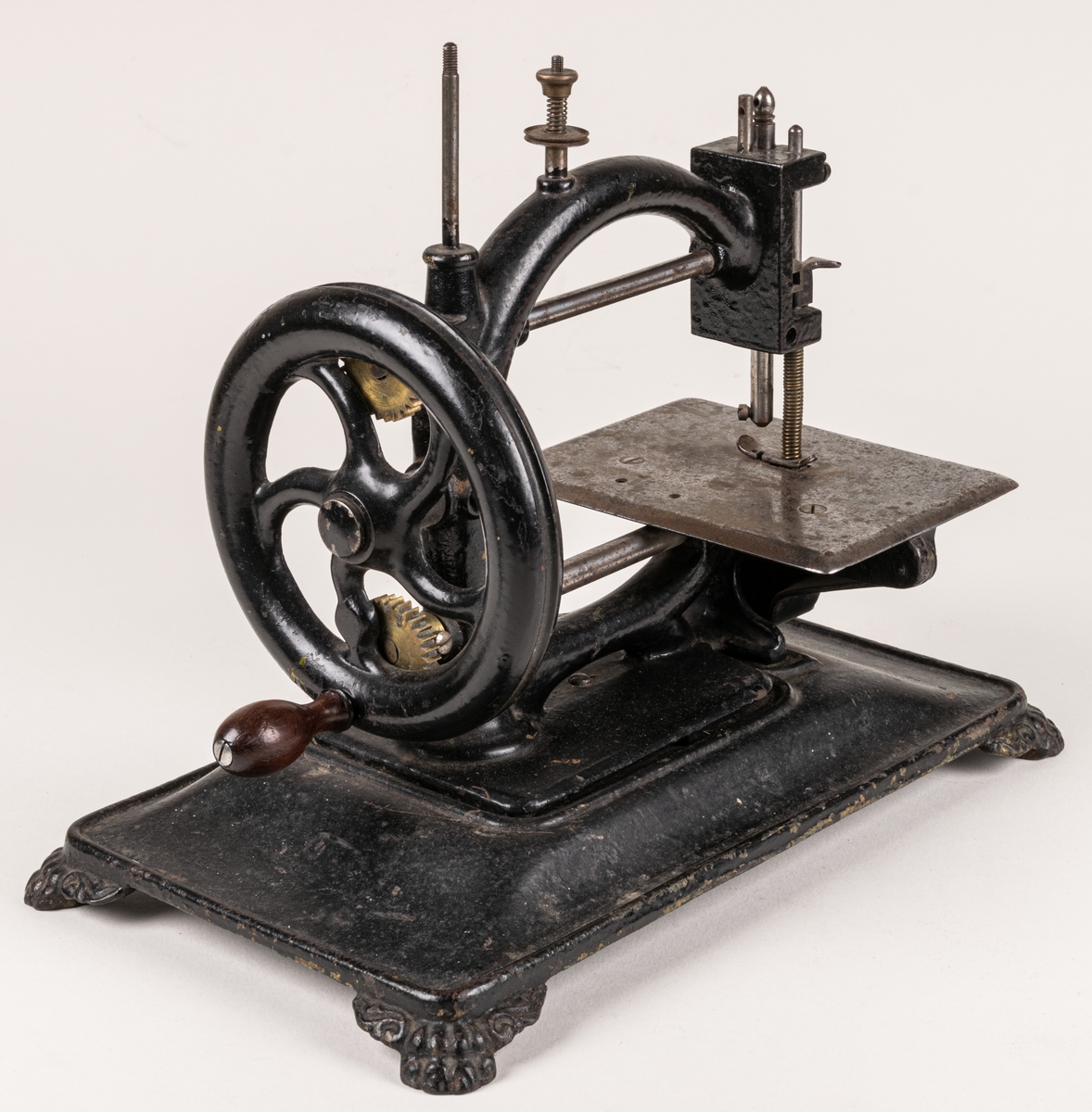 Symaskin - Länsmuseet Gävleborg / DigitaltMuseum