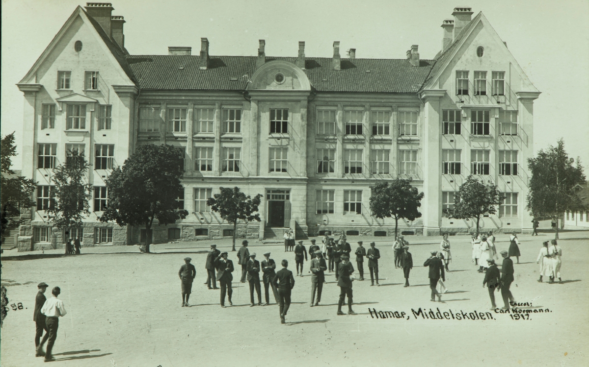 Postkort, Hamar katedralskole, skoletorget, Vestre torg, skolen revet ...
