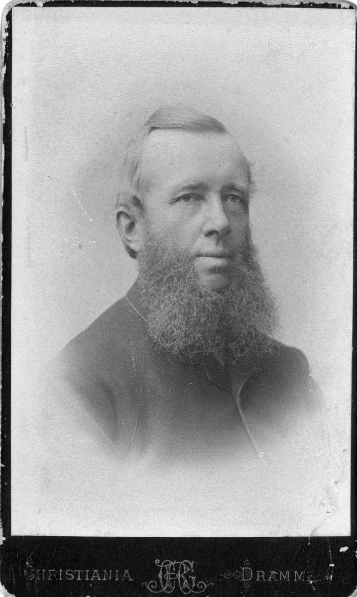 Fotoalbum etter Ulefoss Hovedgaard og familien Aall. Lite fotoalbum som ...