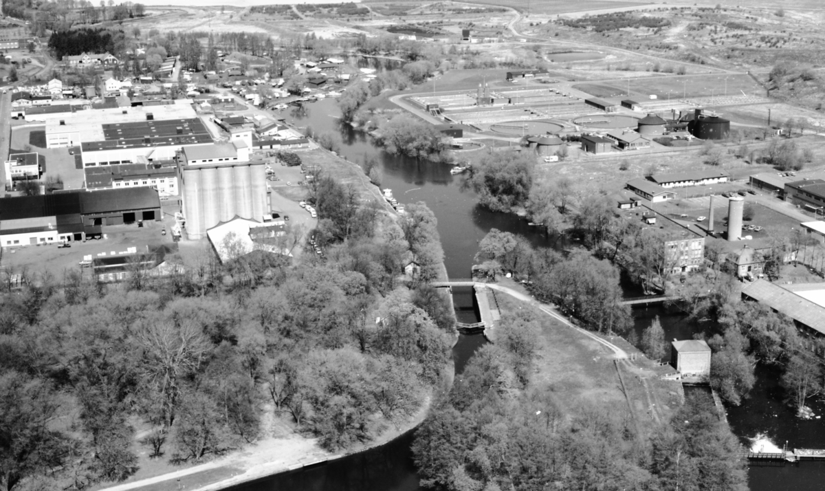 Flygbild över Stångån och Nykvarns sluss, Linköpingår 1987 - Linköpings ...