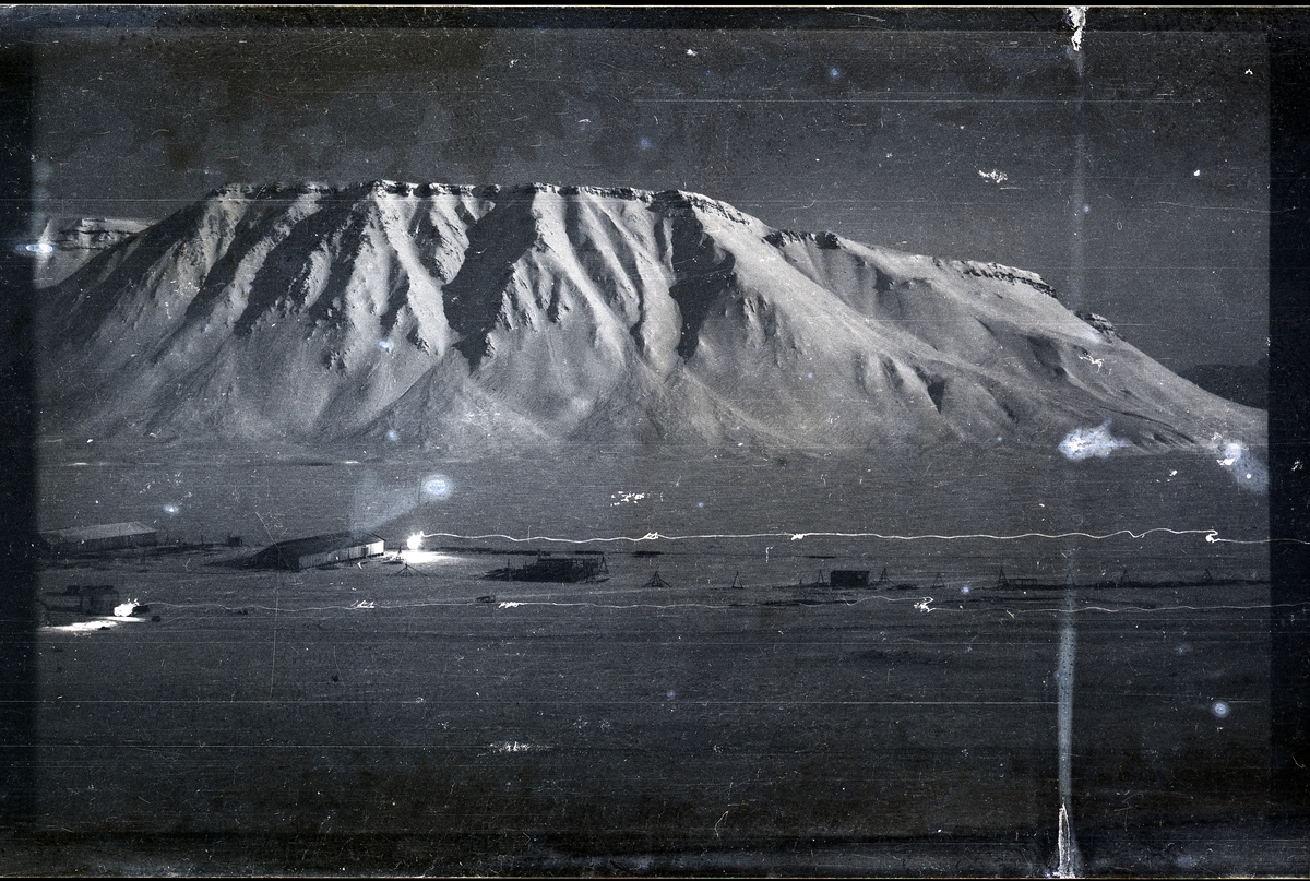 Bilde etter Abram I Gilbo, som var i Pyramiden i 1946-1948(oppbygging ...