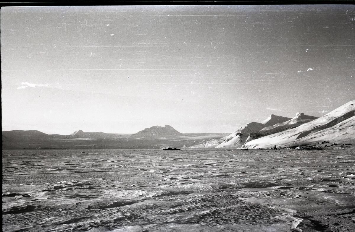 Bilde etter Abram I Gilbo, som var i Pyramiden i 1946-1948(oppbygging ...