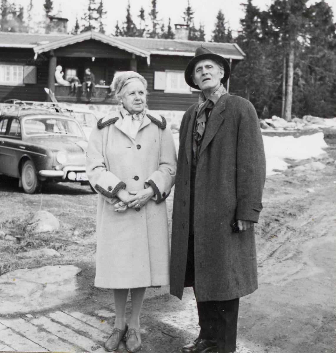 Kunstmaler Paulsen med frue, 1964 - Mjøsmuseet / DigitaltMuseum