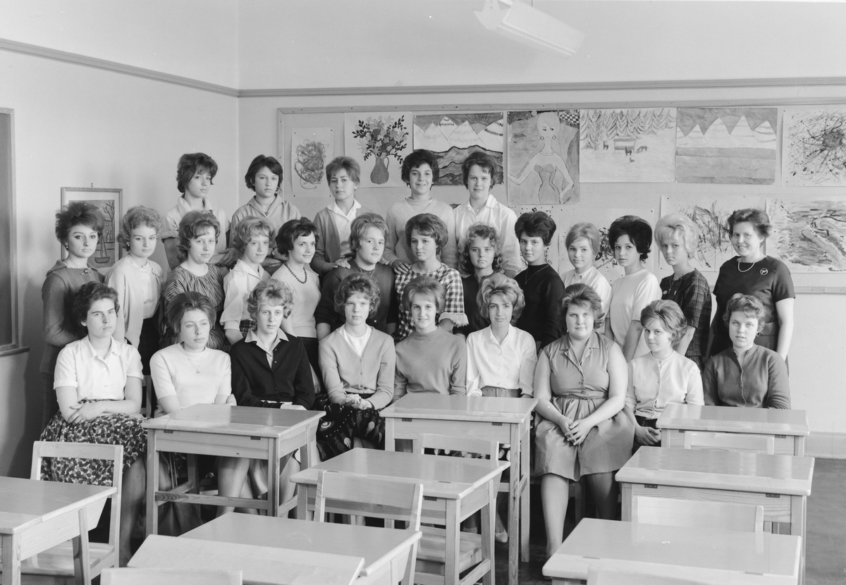 Engelbrektsskolan, klassrumsinteriör, skolbarn med lärare Zola Bergman ...
